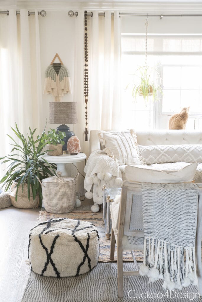 Using a pure ultra white paint color in your home's interior ...