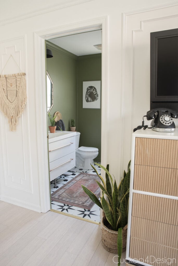Using a pure ultra white paint color in your home's interior ...